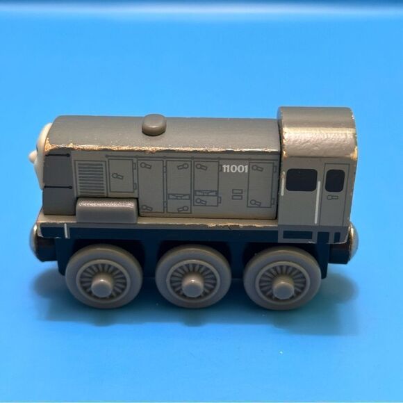 Thomas & Friends | Toys | Thomas Friends Woodenrailway Dennis Train ...